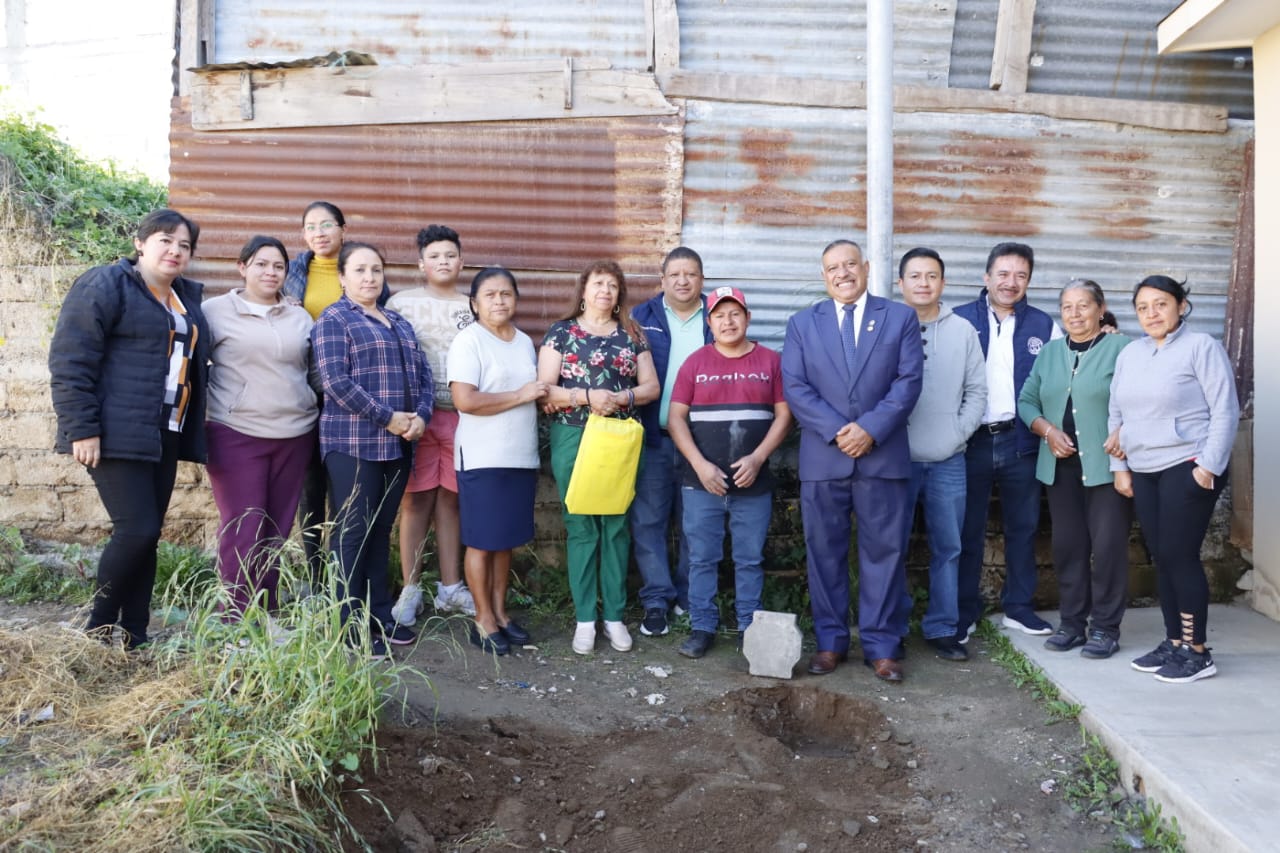 El señor Alcalde Municipal, junto a los miembros del Honorable Concejo ...