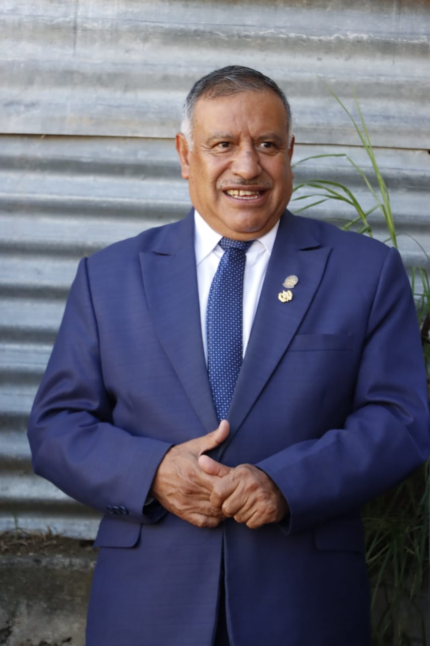 El señor Alcalde Municipal, junto a los miembros del Honorable Concejo ...